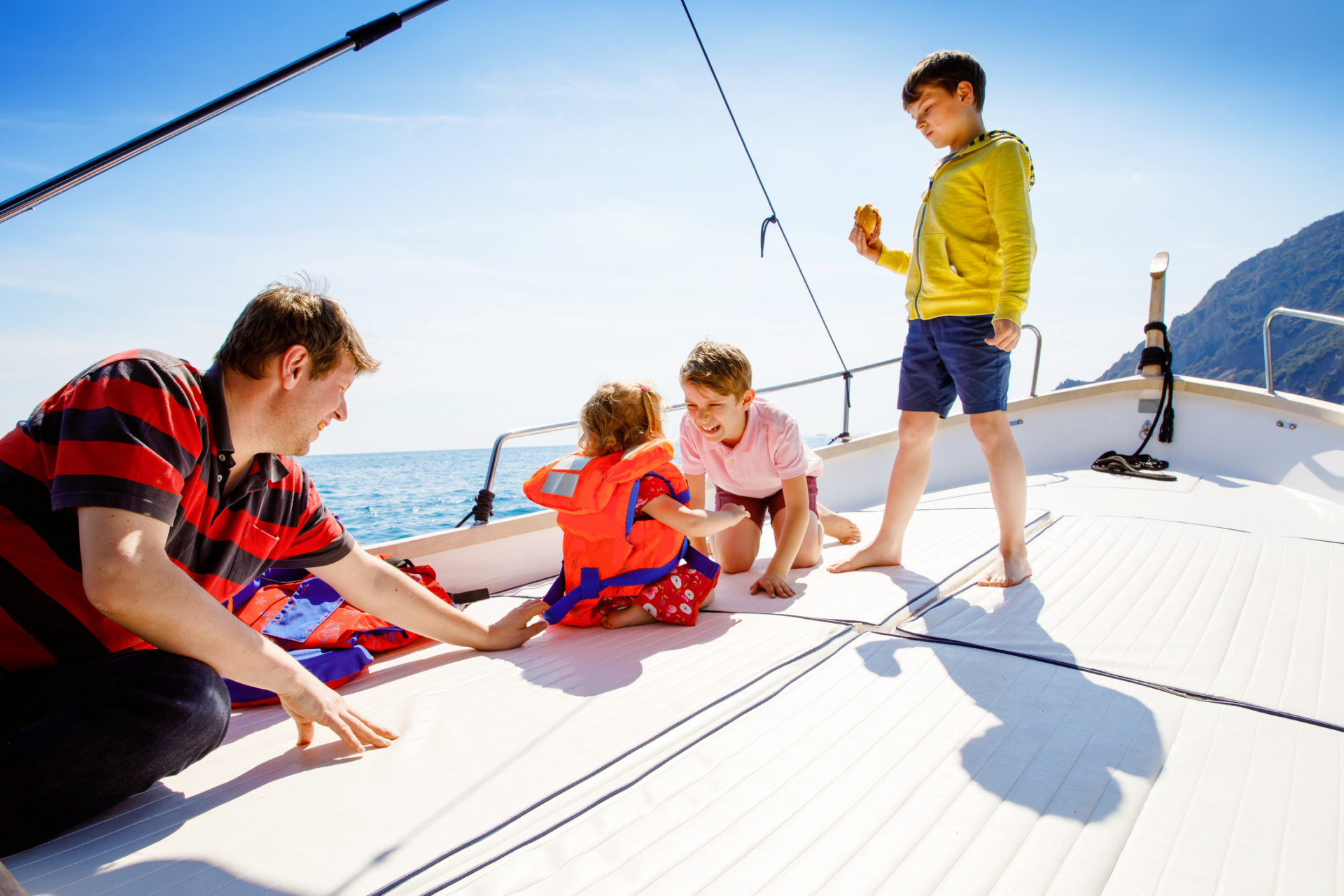 Boat safety equipment: Your ultimate guide! - Click&Boat Blog