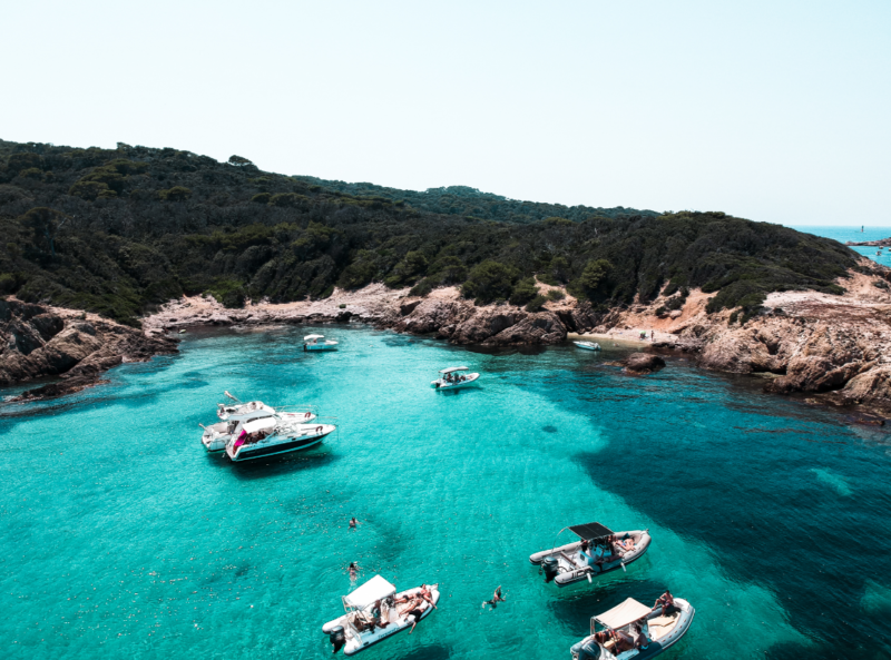 ¿Por qué alquilar una lancha motora este verano? ☀️