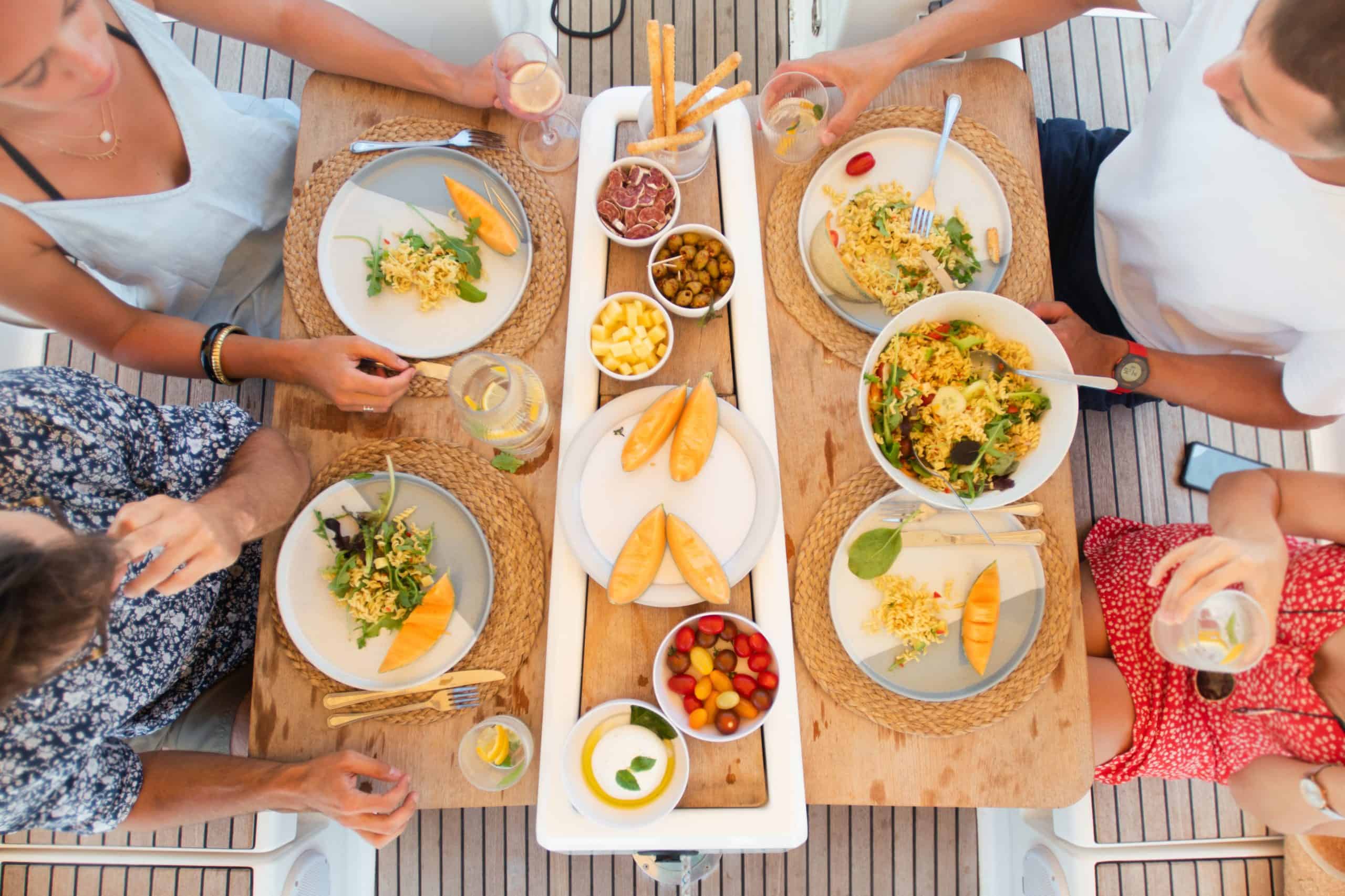 La cuisine à bord d'un bateau en 5 étapes - Blog Click&Boat